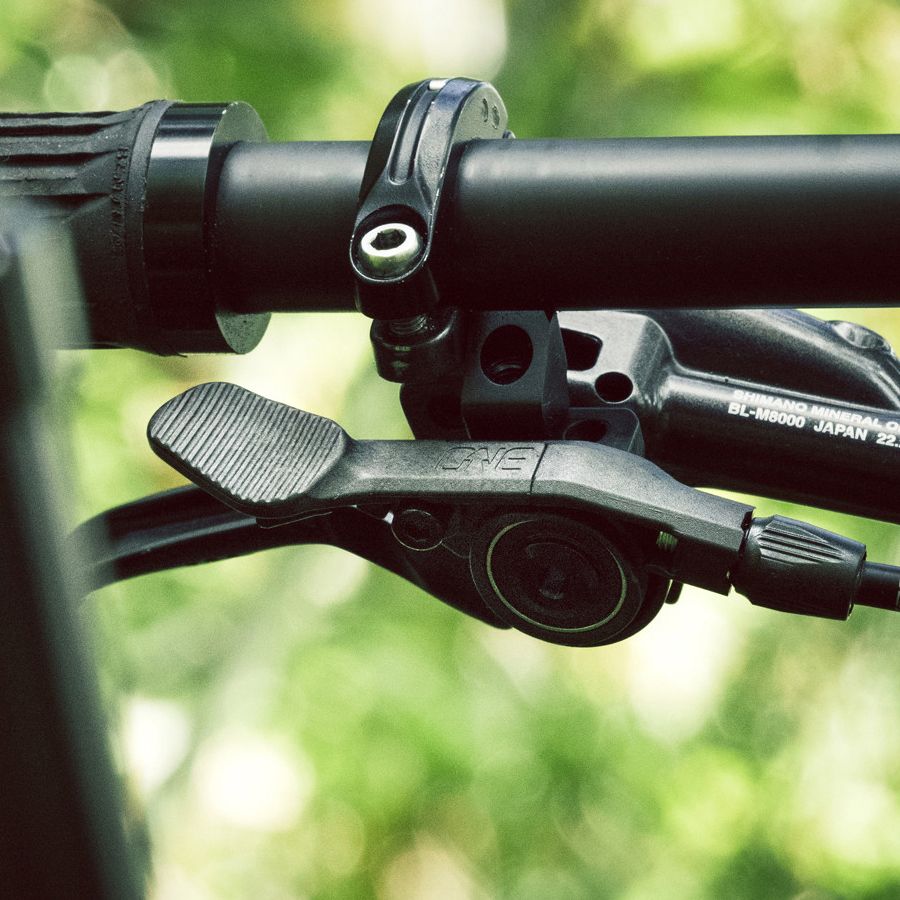 76-max_OneUp_Components_170mm_Dropper_Remote_On_Bar – The Floating Pivot